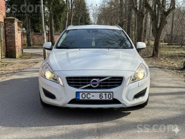 Белый Вольво B60 2010 в Елгава, объемом двигателя 2.40 л и пробегом 0 тыс. км за 5150 €, фото 5 на AUTOMOTO.COM.LV