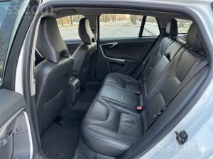 Balts Volvo V60 2010 Jelgava, ar dzinēja tilpumu 2.40 L un nobraukumu 0 tūkst. km par 5150 €, foto 9 vietnē AUTOMOTO.COM.LV