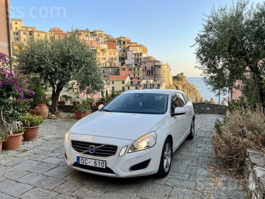 Balts Volvo V60 2010 Jelgava, ar dzinēja tilpumu 2.40 L un nobraukumu 0 tūkst. km par 5150 €, foto 12 vietnē AUTOMOTO.COM.LV