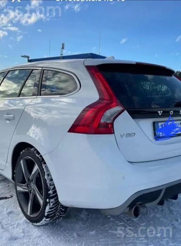 Balts Volvo V60 2011 Tukums, ar dzinēja tilpumu 2.00 L un nobraukumu 258 tūkst. km par 6000 €, foto 1 vietnē AUTOMOTO.COM.LV