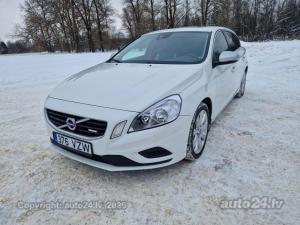 White Volvo V60 2011 in Paide, with an engine capacity of 2.00 L and mileage of 226 thousand km for 7490 €, photo  on AUTOMOTO.COM.LV
