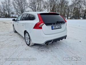 White Volvo V60 2011 in Paide, with an engine capacity of 2.00 L and mileage of 226 thousand km for 7490 €, photo 3 on AUTOMOTO.COM.LV