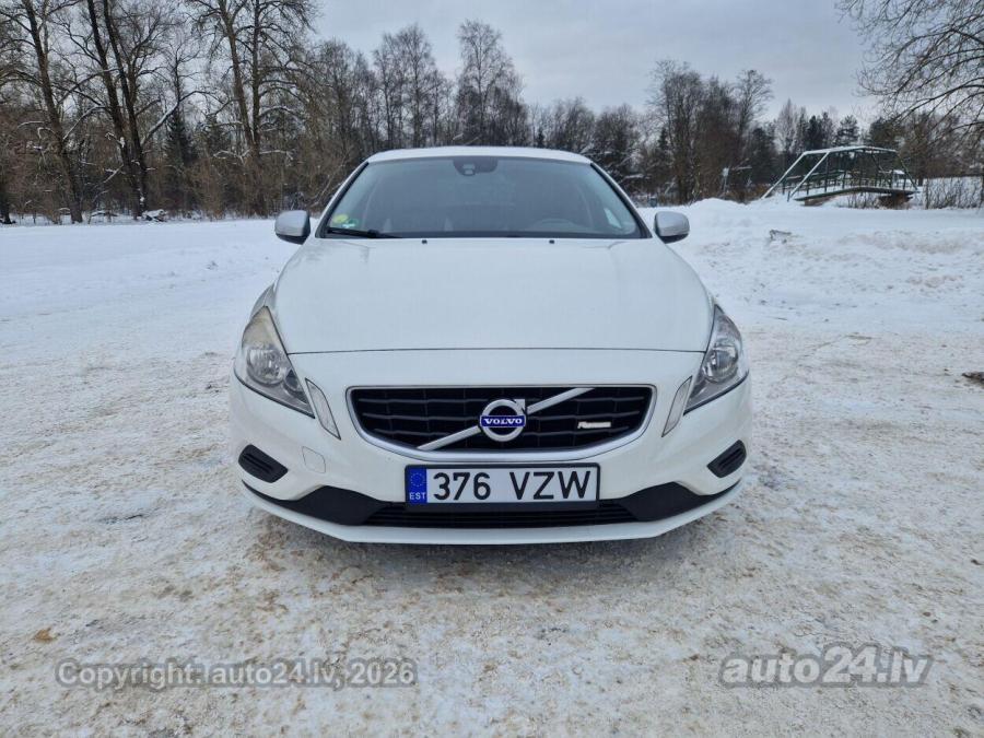 White Volvo V60 2011 in Paide, with an engine capacity of 2.00 L and mileage of 226 thousand km for 7490 €, photo 5 on AUTOMOTO.COM.LV