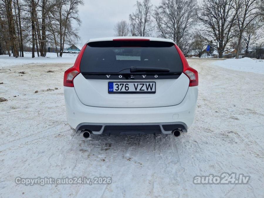 White Volvo V60 2011 in Paide, with an engine capacity of 2.00 L and mileage of 226 thousand km for 7490 €, photo 6 on AUTOMOTO.COM.LV