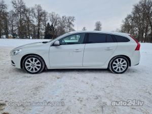 White Volvo V60 2011 in Paide, with an engine capacity of 2.00 L and mileage of 226 thousand km for 7490 €, photo 7 on AUTOMOTO.COM.LV