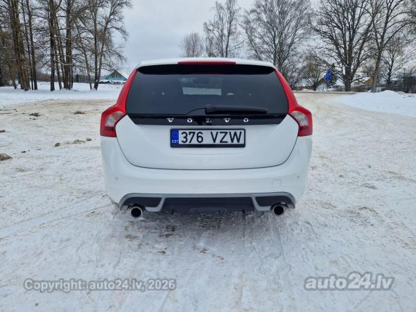 White Volvo V60 2011 in Paide, with an engine capacity of 2.00 L and mileage of 226 thousand km for 7490 €, photo 6 on AUTOMOTO.COM.LV