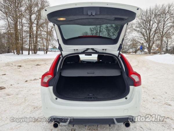 White Volvo V60 2011 in Paide, with an engine capacity of 2.00 L and mileage of 226 thousand km for 7490 €, photo 9 on AUTOMOTO.COM.LV