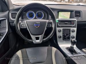 Balts Volvo V60 2011 Paide, ar dzinēja tilpumu 2.00 L un nobraukumu 226 tūkst. km par 7490 €, foto 15 vietnē AUTOMOTO.COM.LV