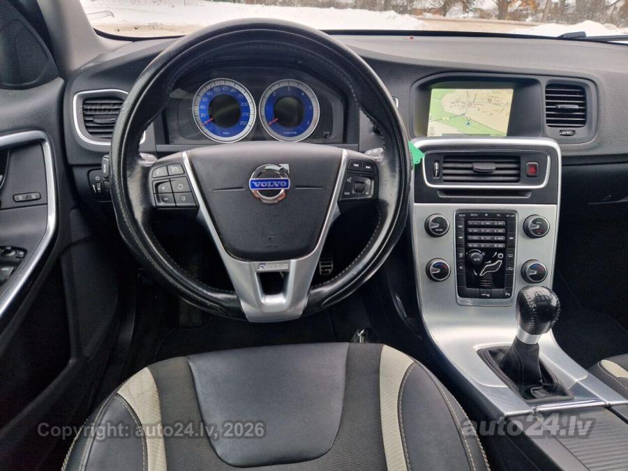 Balts Volvo V60 2011 Paide, ar dzinēja tilpumu 2.00 L un nobraukumu 226 tūkst. km par 7490 €, foto 15 vietnē AUTOMOTO.COM.LV