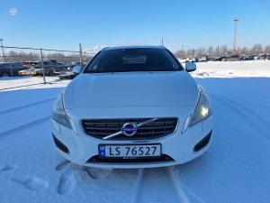 White Volvo V60 2011 in Marijampole, with an engine capacity of 1.56 L and mileage of 267 thousand km for 3899 €, photo 2 on AUTOMOTO.COM.LV