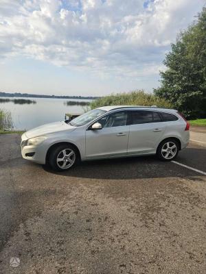 Balts Volvo V60 2011 Vilkaviškis, ar dzinēja tilpumu 1.98 L un nobraukumu 300 tūkst. km par 4200 €, foto 2 vietnē AUTOMOTO.COM.LV