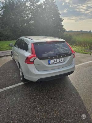 Balts Volvo V60 2011 Vilkaviškis, ar dzinēja tilpumu 1.98 L un nobraukumu 300 tūkst. km par 4200 €, foto 3 vietnē AUTOMOTO.COM.LV