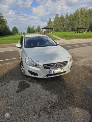 Balts Volvo V60 2011 Vilkaviškis, ar dzinēja tilpumu 1.98 L un nobraukumu 300 tūkst. km par 4200 €, foto 7 vietnē AUTOMOTO.COM.LV