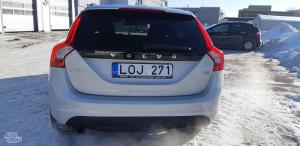 White Volvo V60 2011 in Jonava, with an engine capacity of 2.00 L and mileage of 302 thousand km for 4900 €, photo 8 on AUTOMOTO.COM.LV