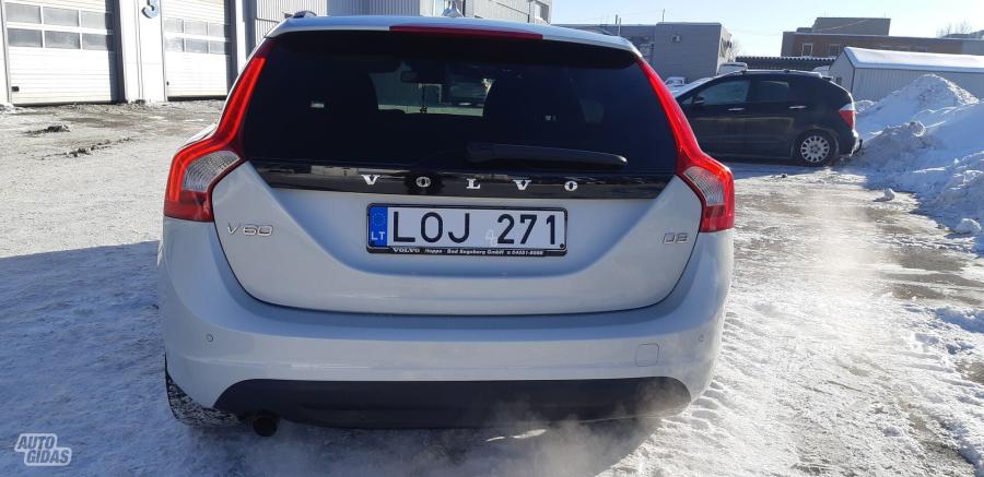 White Volvo V60 2011 in Jonava, with an engine capacity of 2.00 L and mileage of 302 thousand km for 4900 €, photo 8 on AUTOMOTO.COM.LV