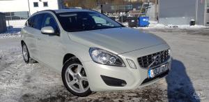 White Volvo V60 2011 in Jonava, with an engine capacity of 2.00 L and mileage of 302 thousand km for 4900 €, photo 9 on AUTOMOTO.COM.LV