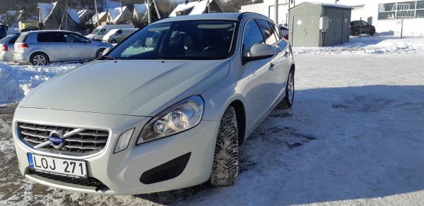 Balts Volvo V60 2011 Jonava, ar dzinēja tilpumu 2.00 L un nobraukumu 302 tūkst. km par 5100 €, foto 10 vietnē AUTOMOTO.COM.LV