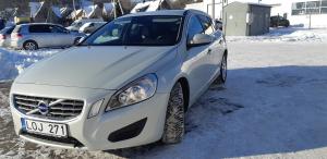 White Volvo V60 2011 in Jonava, with an engine capacity of 2.00 L and mileage of 302 thousand km for 4900 €, photo 10 on AUTOMOTO.COM.LV