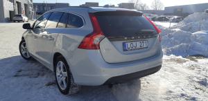 White Volvo V60 2011 in Jonava, with an engine capacity of 2.00 L and mileage of 302 thousand km for 4900 €, photo 12 on AUTOMOTO.COM.LV