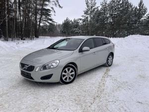 Balts Volvo V60 2011 Jonava, ar dzinēja tilpumu 1.98 L un nobraukumu 274 tūkst. km par 5150 €, foto  vietnē AUTOMOTO.COM.LV