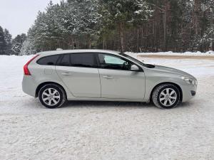 White Volvo V60 2011 in Jonava, with an engine capacity of 1.98 L and mileage of 274 thousand km for 5150 €, photo 5 on AUTOMOTO.COM.LV
