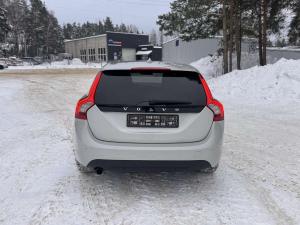 White Volvo V60 2011 in Jonava, with an engine capacity of 1.98 L and mileage of 274 thousand km for 5150 €, photo 7 on AUTOMOTO.COM.LV