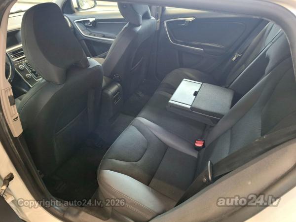 Balts Volvo V60 2011 Tartu, ar dzinēja tilpumu 1.60 L un nobraukumu 248 tūkst. km par 5990 €, foto 7 vietnē AUTOMOTO.COM.LV