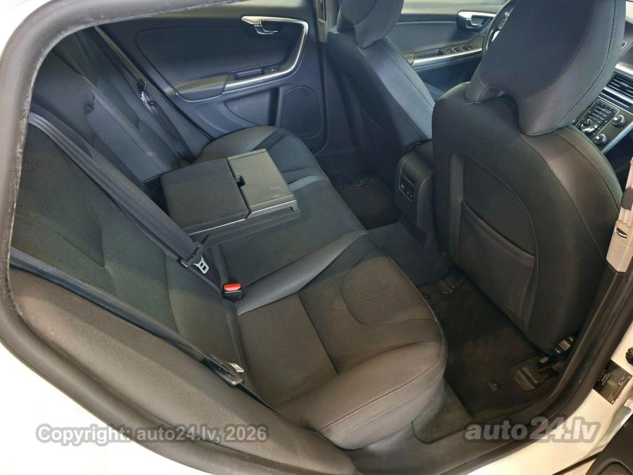 Balts Volvo V60 2011 Tartu, ar dzinēja tilpumu 1.60 L un nobraukumu 248 tūkst. km par 5990 €, foto 9 vietnē AUTOMOTO.COM.LV