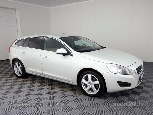 White Volvo V60 2011 in Tallinn, with an engine capacity of 2.00 L and mileage of 274 thousand km for 3999 €, photo 1 on AUTOMOTO.COM.LV
