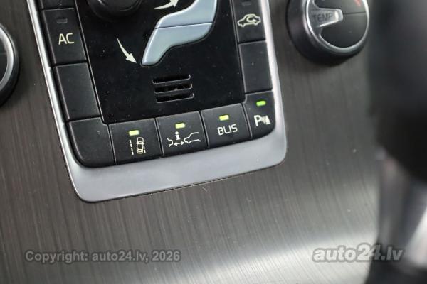 White Volvo V60 2011 in Tallinn, with an engine capacity of 2.00 L and mileage of 274 thousand km for 3999 €, photo 10 on AUTOMOTO.COM.LV