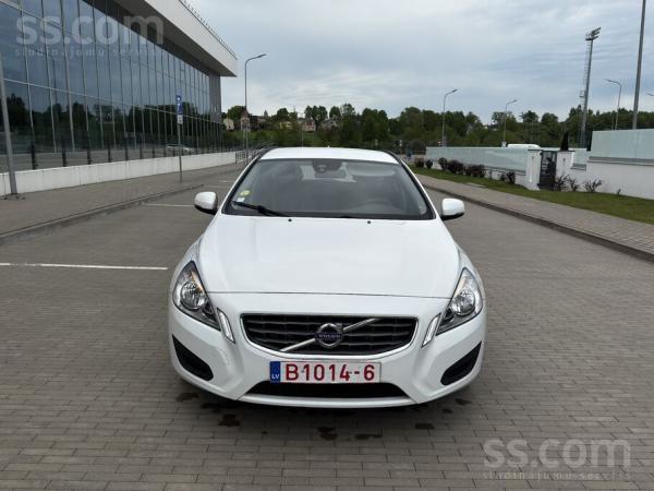 Белый Вольво B60 2011 в Резекне, объемом двигателя 2.00 л и пробегом 254 тыс. км за 5900 €, фото 2 на AUTOMOTO.COM.LV