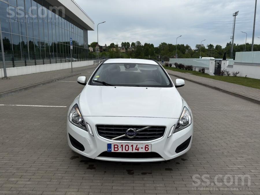 Белый Вольво B60 2011 в Резекне, объемом двигателя 2.00 л и пробегом 254 тыс. км за 5900 €, фото 3 на AUTOMOTO.COM.LV