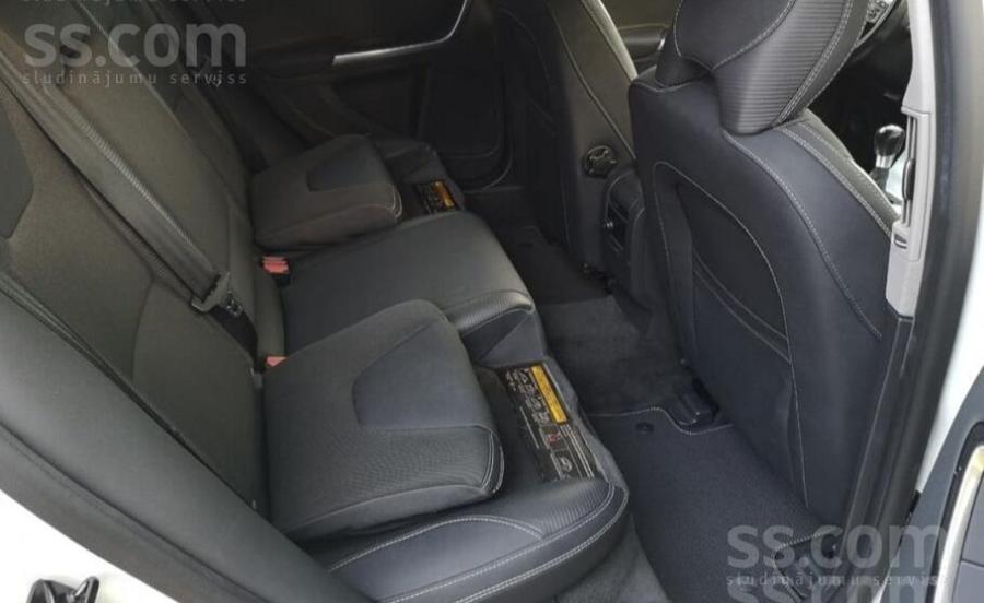 Balts Volvo V60 2011 Rīga, ar dzinēja tilpumu 2.00 L un nobraukumu 320 tūkst. km par 5800 €, foto 5 vietnē AUTOMOTO.COM.LV