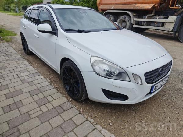 Белый Вольво B60 2011 в Елгава, объемом двигателя 2.00 л и пробегом 290 тыс. км за 5800 €, фото 3 на AUTOMOTO.COM.LV
