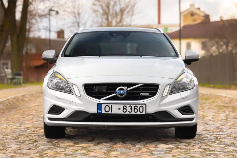 Белый Вольво B60 2011 в Елгава, объемом двигателя 2.00 л и пробегом 320 тыс. км за 7200 €, фото 4 на AUTOMOTO.COM.LV