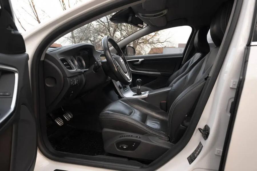 Белый Вольво B60 2011 в Елгава, объемом двигателя 2.00 л и пробегом 320 тыс. км за 7200 €, фото 12 на AUTOMOTO.COM.LV