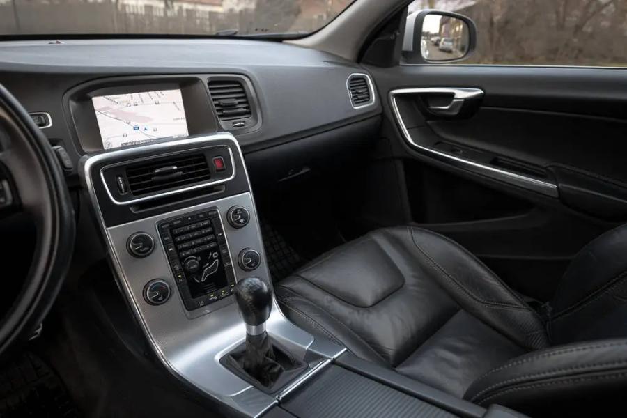 Белый Вольво B60 2011 в Елгава, объемом двигателя 2.00 л и пробегом 320 тыс. км за 7200 €, фото 16 на AUTOMOTO.COM.LV