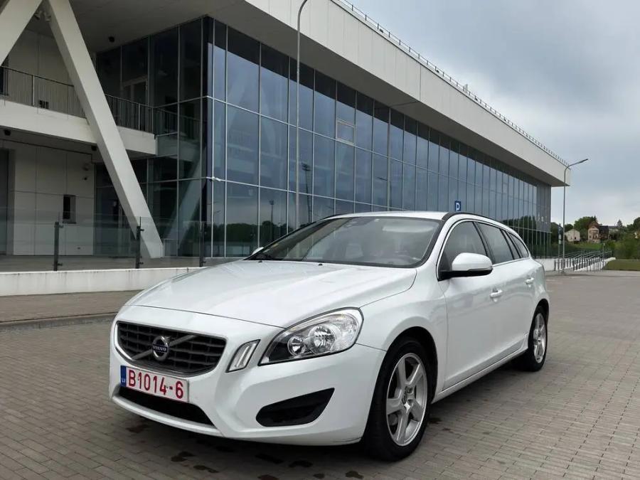 Balts Volvo V60 2011 Rēzekne, ar dzinēja tilpumu 2.00 L un nobraukumu 254 tūkst. km par 5900 €, foto 1 vietnē AUTOMOTO.COM.LV