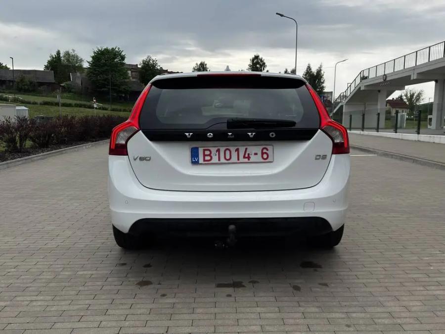 Balts Volvo V60 2011 Rēzekne, ar dzinēja tilpumu 2.00 L un nobraukumu 254 tūkst. km par 5900 €, foto 7 vietnē AUTOMOTO.COM.LV