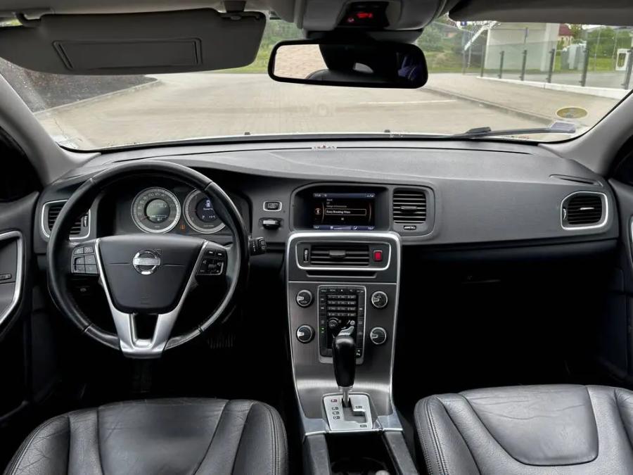 Balts Volvo V60 2011 Rēzekne, ar dzinēja tilpumu 2.00 L un nobraukumu 254 tūkst. km par 5900 €, foto 10 vietnē AUTOMOTO.COM.LV