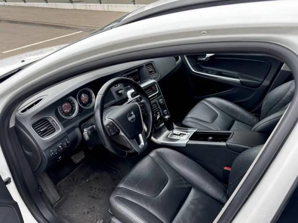 Белый Вольво B60 2011 в Резекне, объемом двигателя 2.00 л и пробегом 254 тыс. км за 5900 €, фото 10 на AUTOMOTO.COM.LV