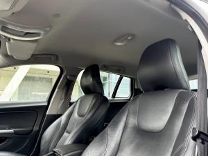 Balts Volvo V60 2011 Rēzekne, ar dzinēja tilpumu 2.00 L un nobraukumu 254 tūkst. km par 5900 €, foto 12 vietnē AUTOMOTO.COM.LV