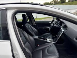 Balts Volvo V60 2011 Rēzekne, ar dzinēja tilpumu 2.00 L un nobraukumu 254 tūkst. km par 5900 €, foto 13 vietnē AUTOMOTO.COM.LV