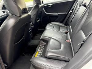 Balts Volvo V60 2011 Rēzekne, ar dzinēja tilpumu 2.00 L un nobraukumu 254 tūkst. km par 5900 €, foto 15 vietnē AUTOMOTO.COM.LV