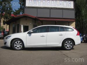 Balts Volvo V60 2011 Rīga, ar dzinēja tilpumu 2.00 L un nobraukumu 167 tūkst. km par 7250 €, foto  vietnē AUTOMOTO.COM.LV