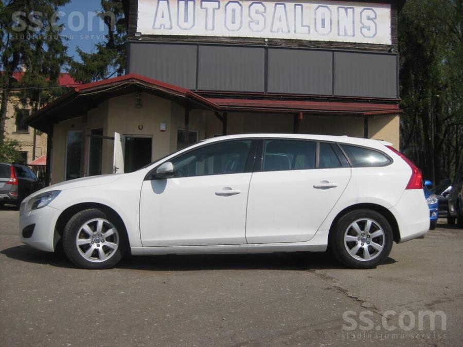 White Volvo V60 2011 in Riga, with an engine capacity of 2.00 L and mileage of 167 thousand km for 7250 €, photo 1 on AUTOMOTO.COM.LV