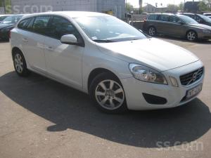 White Volvo V60 2011 in Riga, with an engine capacity of 2.00 L and mileage of 167 thousand km for 7250 €, photo 3 on AUTOMOTO.COM.LV