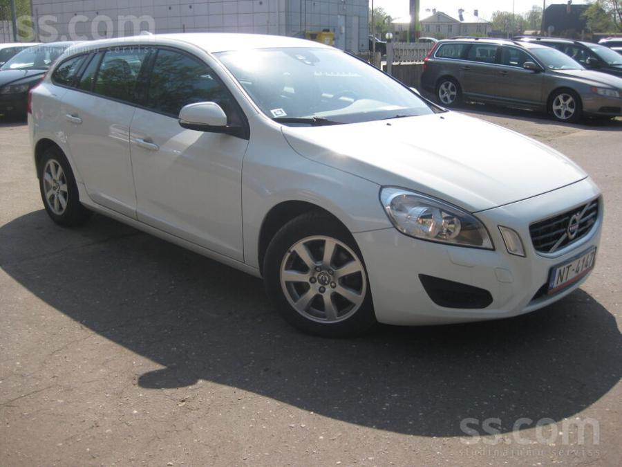 White Volvo V60 2011 in Riga, with an engine capacity of 2.00 L and mileage of 167 thousand km for 7250 €, photo 3 on AUTOMOTO.COM.LV