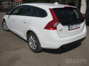 White Volvo V60 2011 in Riga, with an engine capacity of 2.00 L and mileage of 167 thousand km for 7250 €, photo 4 on AUTOMOTO.COM.LV