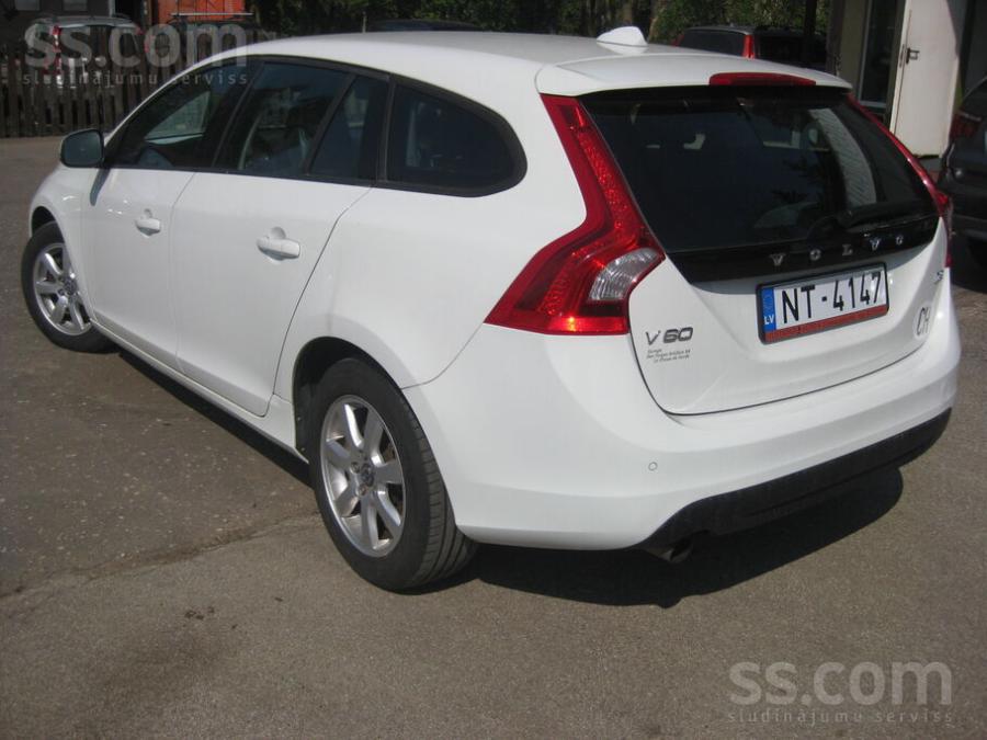 White Volvo V60 2011 in Riga, with an engine capacity of 2.00 L and mileage of 167 thousand km for 7250 €, photo 4 on AUTOMOTO.COM.LV